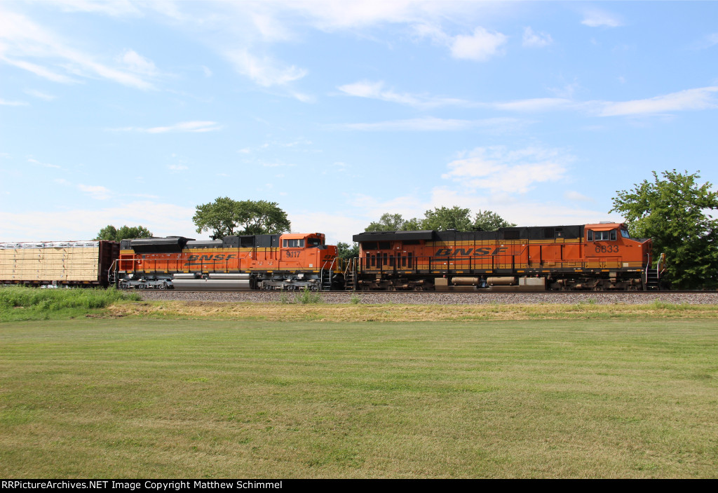 BNSF 6833 & BNSF 9117